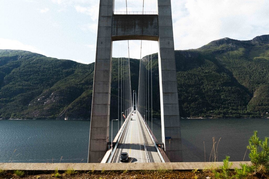 Discover the Hardanger bridge from Eidfjord | Book Hardanger